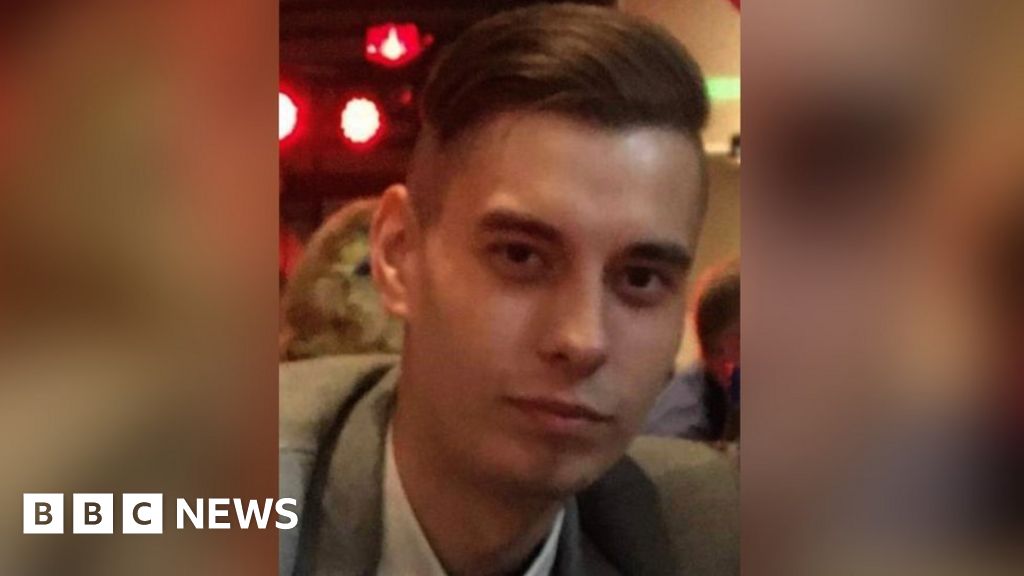 Belfast man Samuel McAuley dies after being hit by bus - BBC News