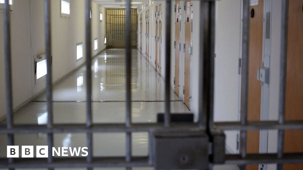 Australia's audacious prison breaks - BBC News