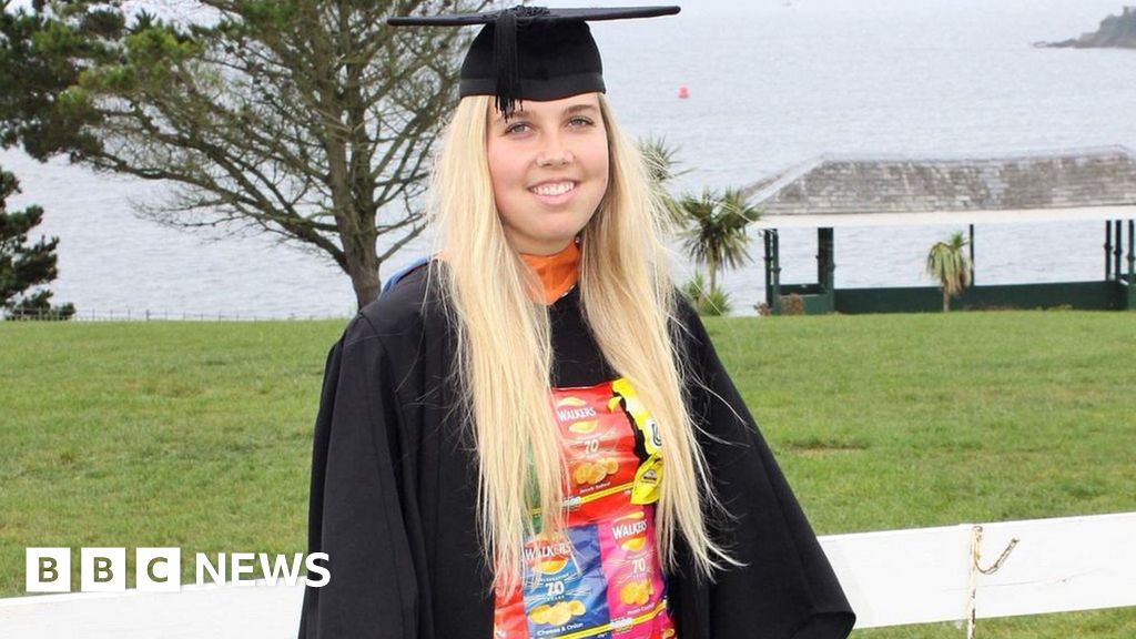Crisp packet graduation gown worn in Walkers recycling protest - BBC News