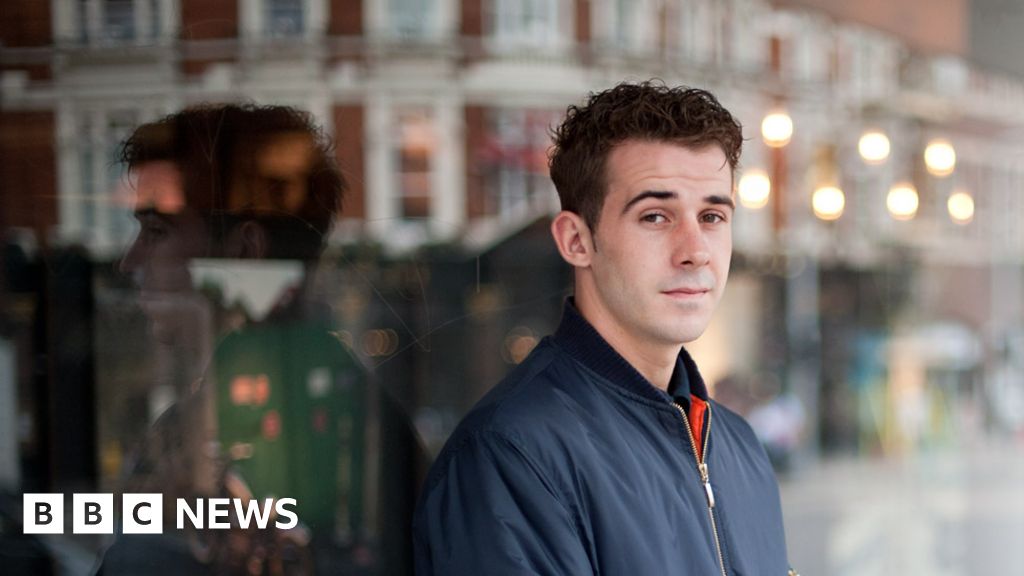 2011 riots: How one night changed my life - BBC News