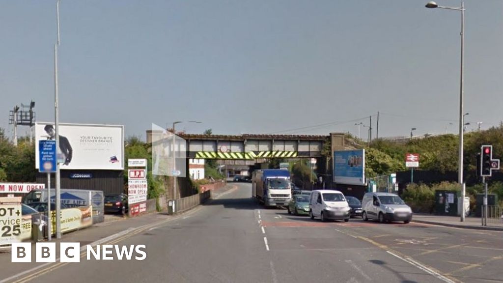 Key route into Cardiff reopens after accident - BBC News