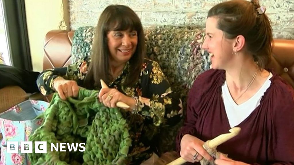 The 'big knitters' looking out for each other - BBC News