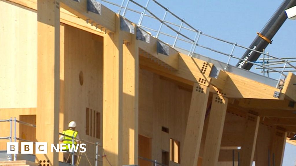 Work underway at fire-hit University of Nottingham building - BBC News