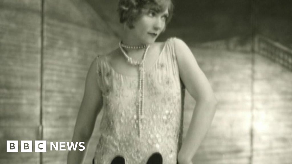 All that jazz: How fashion broke free in the 1920s - BBC News