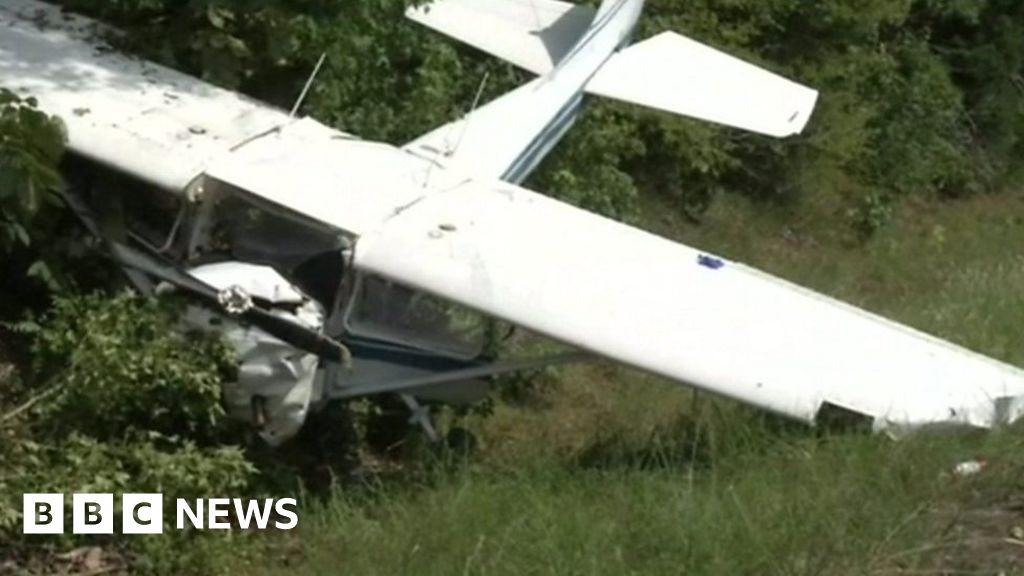 Dashcam captures small plane crashing on Texas highway