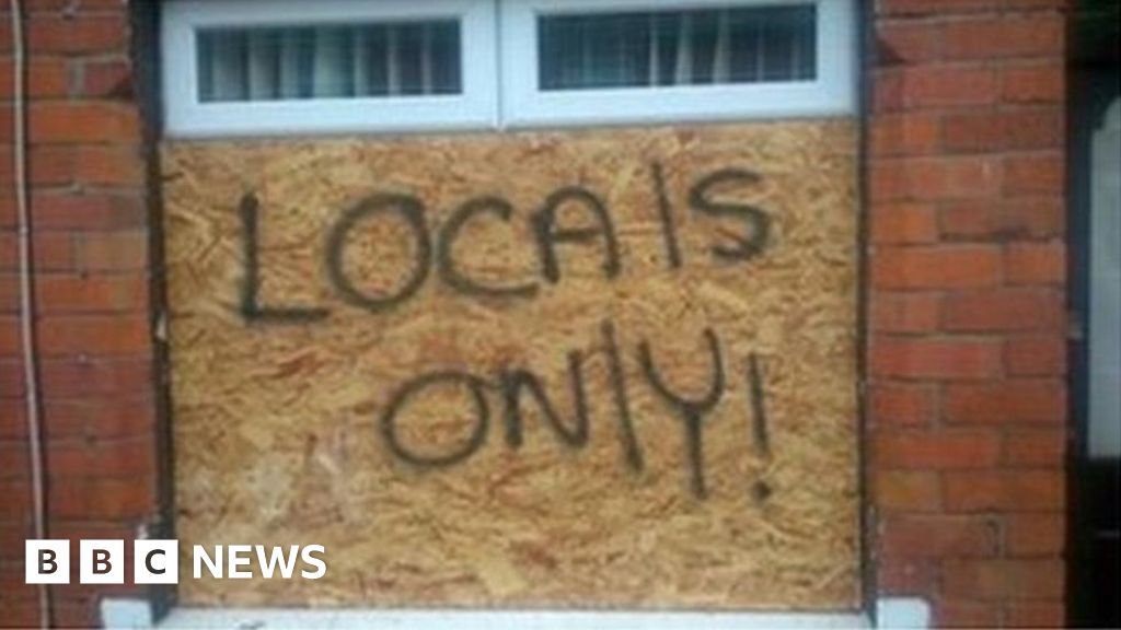 Hate Crimes Against Muslims Top 320 In Belfast Bbc News