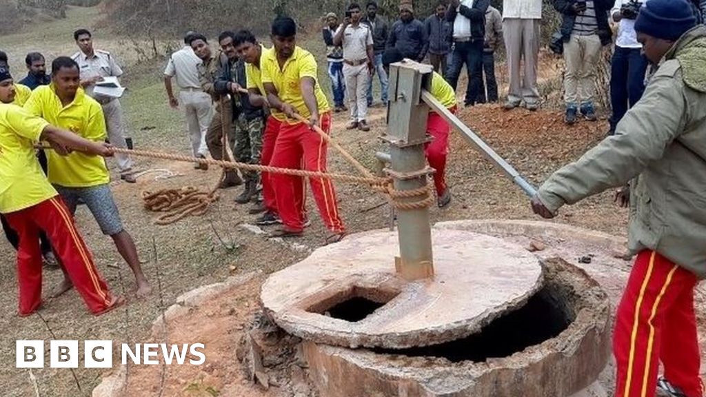 India 'witch hunters' kill mother and four children - BBC News