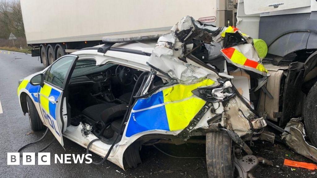 Lorry driver jailed for injuring two police officers in A1 crash - BBC News