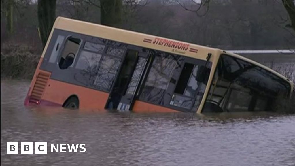 Easingwold School pupils rescued from flooded bus near York - BBC News