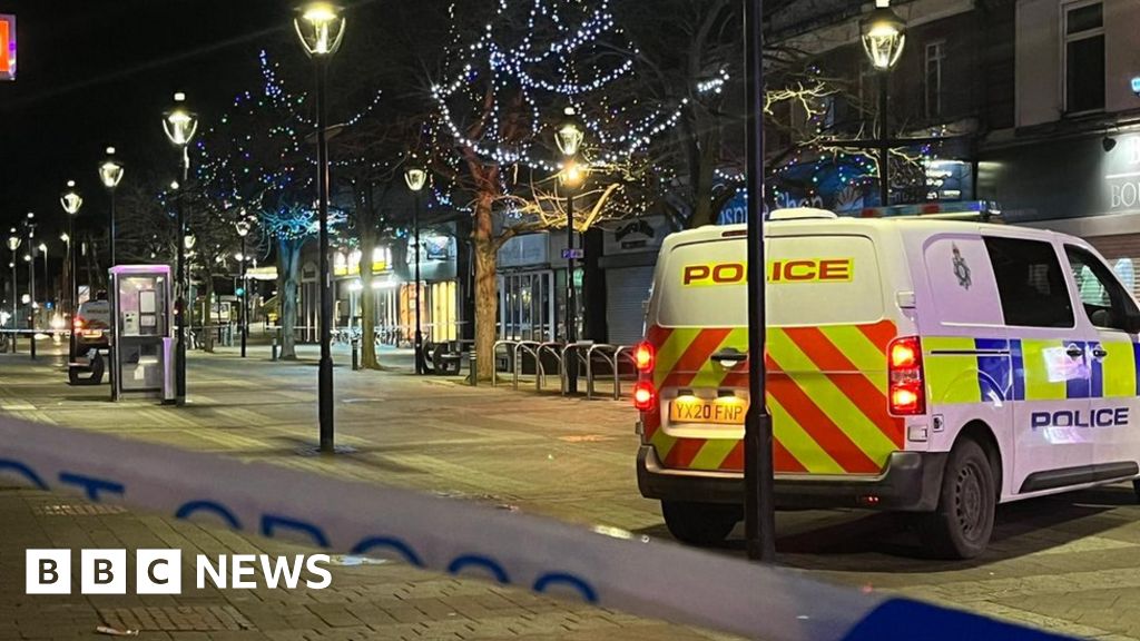 Goole: Attempted murder arrest after woman attacked - BBC News