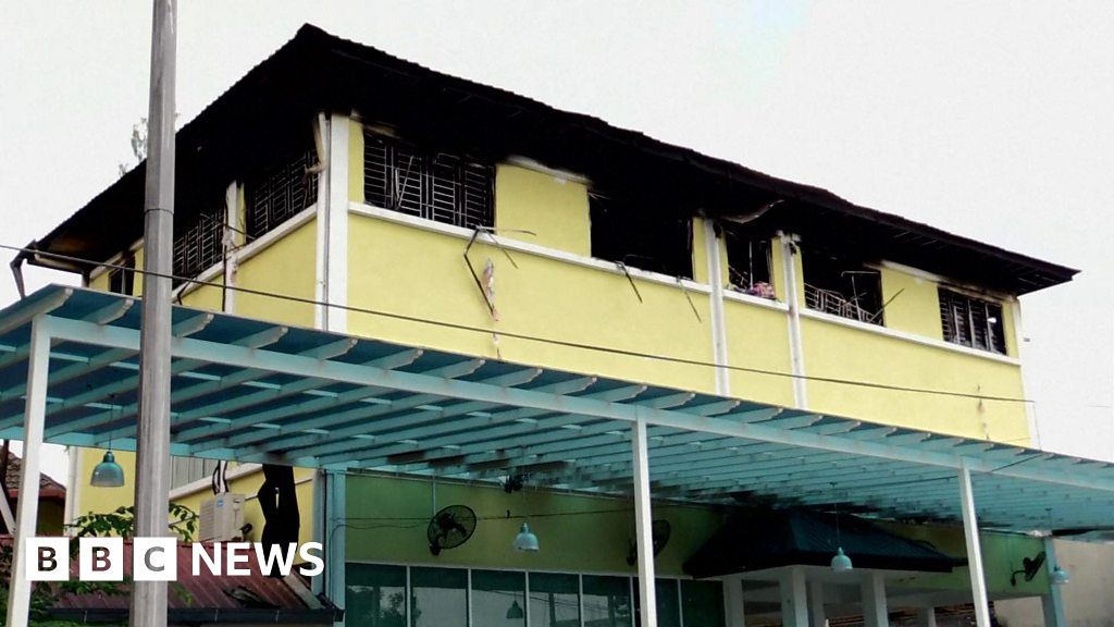 Malaysia fire: Students and teachers killed in dormitory - BBC News