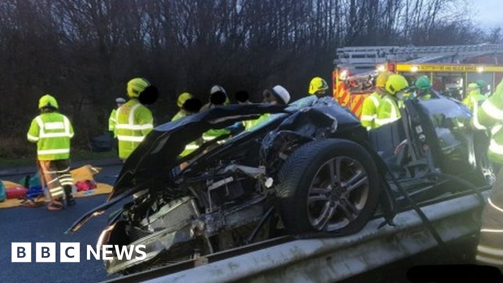 Seven drivers caught filming crash scene on A92 in Fife - BBC News