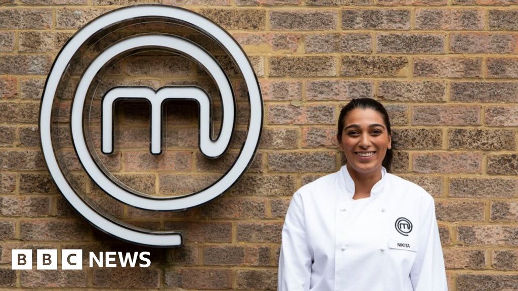 MasterChef: The Professionals winner's mum cooks Christmas lunch - BBC News