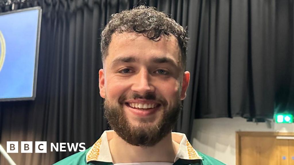 Oireachtas na Samhna: 'The Irish language is everything to me' - BBC News