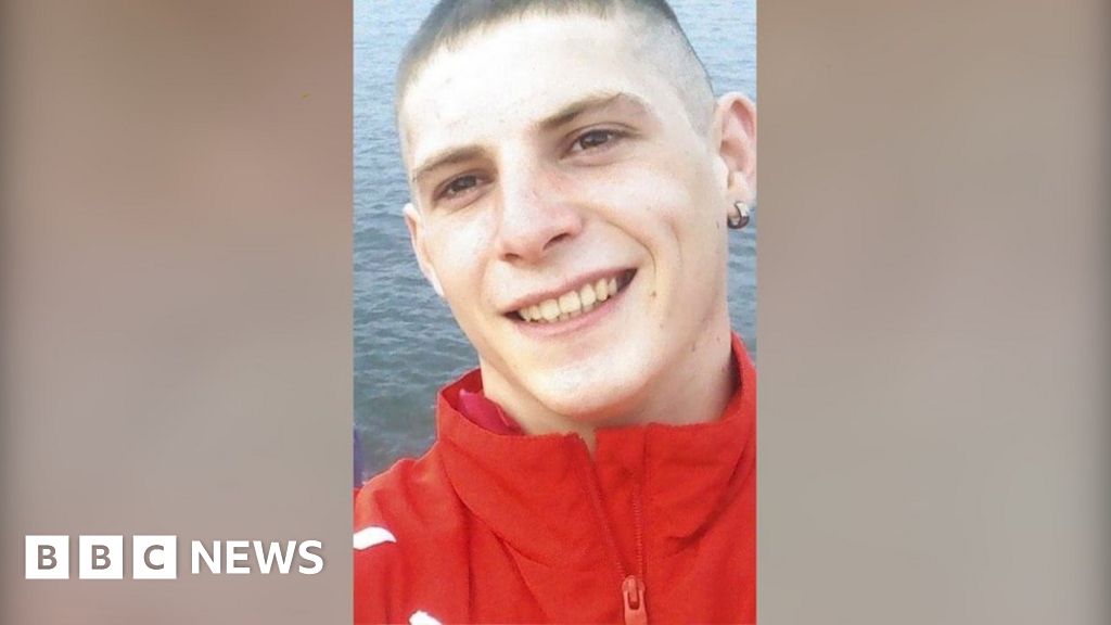 Steven McDowell: Motorcyclist dies in Donaghadee crash - BBC News