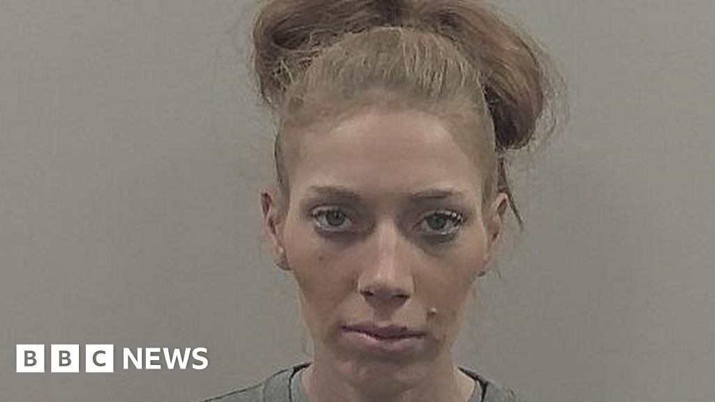 Grimbsy woman jailed for 'horrendous' face slash attack - BBC News