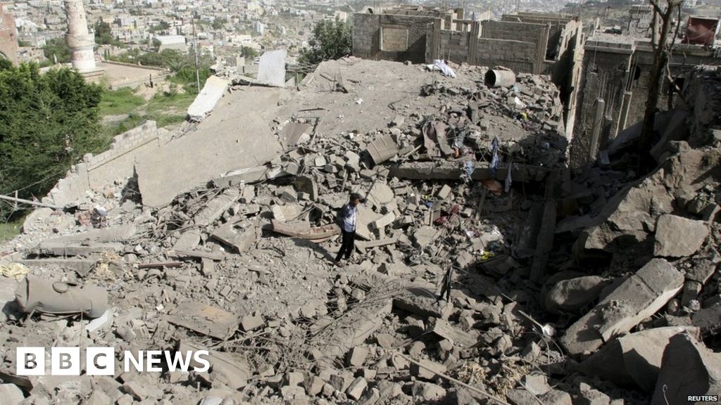 Yemen crisis: Saudi-led air raids 'kill 65' in Taiz - BBC News