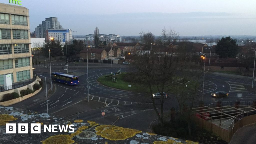 Slough: What is it like to live in 'immigration town'? - BBC News