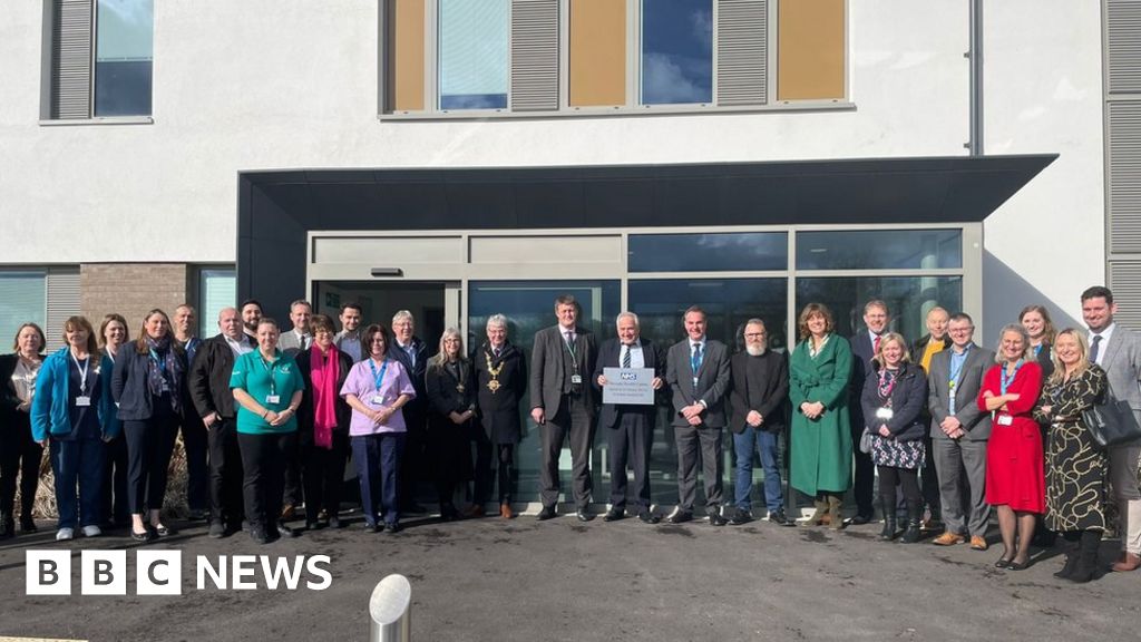 New £11m Devizes healthcare centre officially opens - BBC News