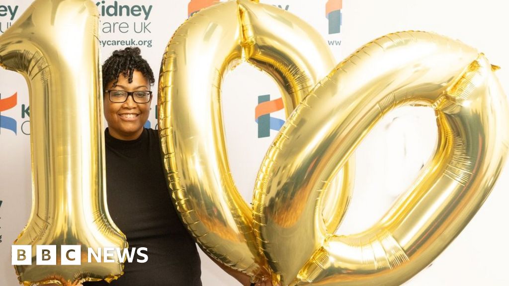 Birmingham kidney disease podcaster celebrates 100 episodes - BBC News