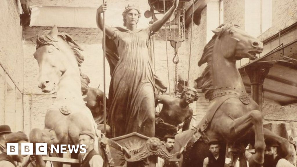 Exhibition commemorates iconic work of Frome foundry - BBC News