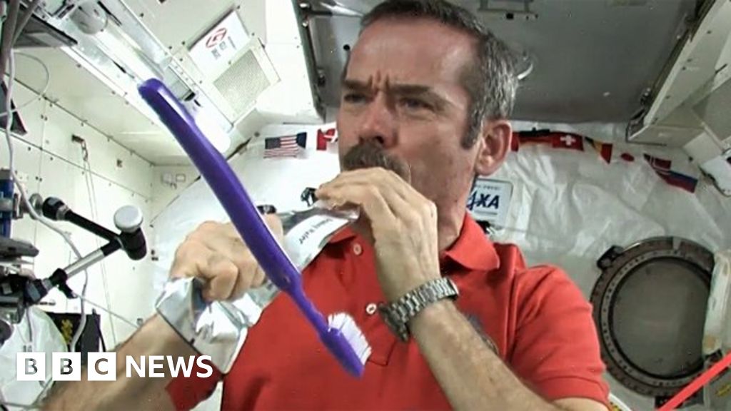 astronauts brush teeth