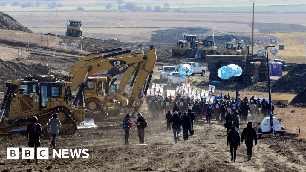Dakota pipeline: US Army to allow work on final section - BBC News