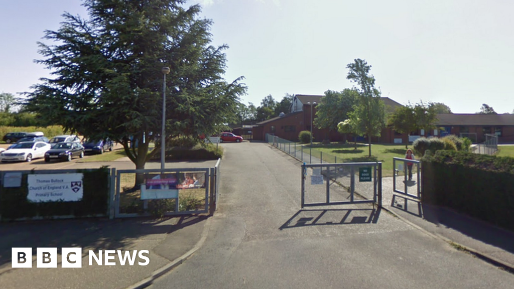 Shipdham: Problematic concrete found in school sports hall - BBC News