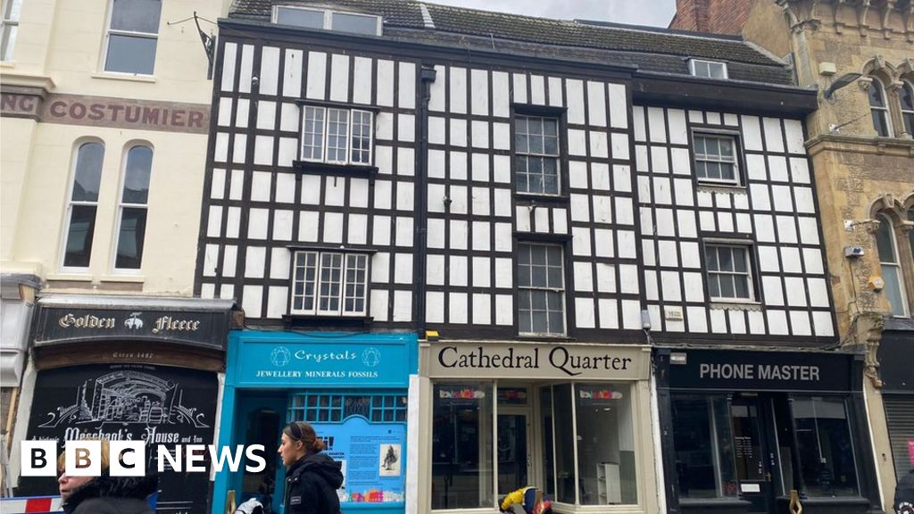 Gloucester car park may never reopen amid redevelopment plans - BBC News