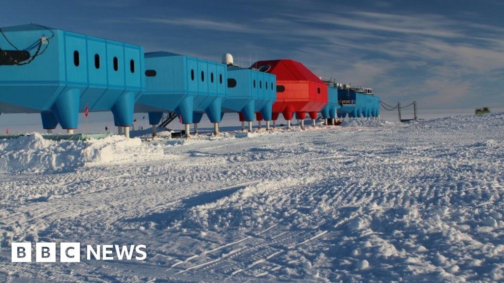 Ice crack to put UK Antarctic base in shut-down - BBC News