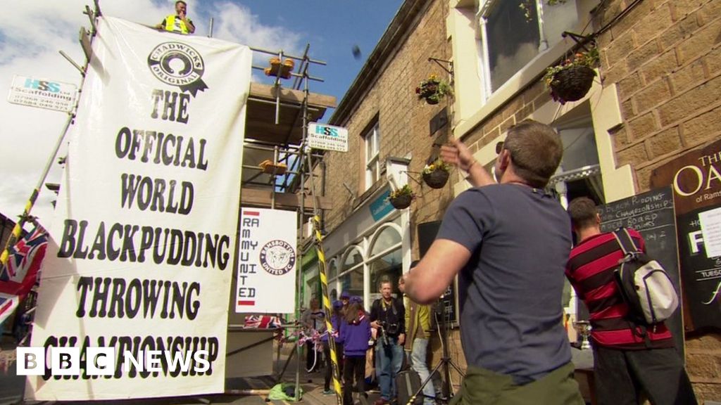 World Black Pudding Throwing contest held in Ramsbottom - BBC News