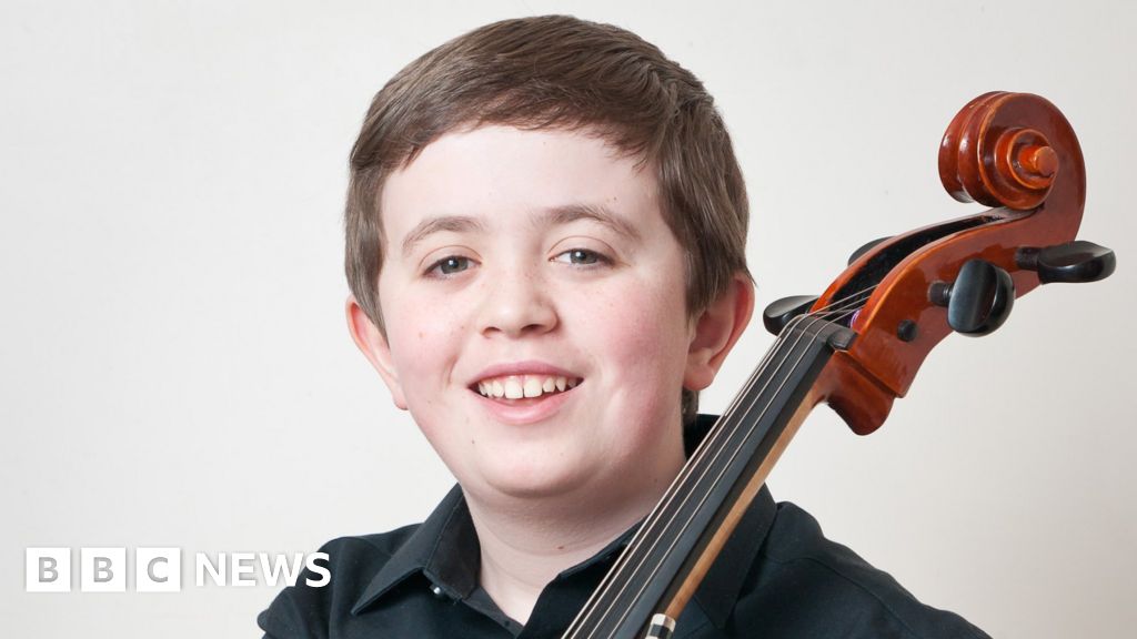 Gwydion Rhys, 13, conducts Proms in the Park orchestra - BBC News