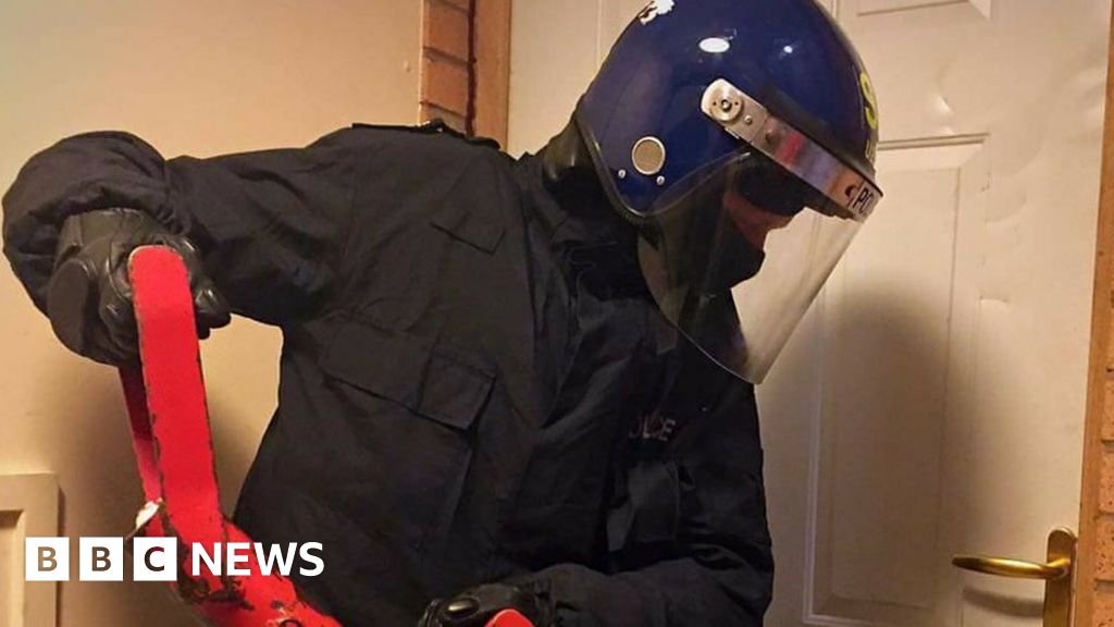 Arrests follow police drugs operation in the Borders - BBC News