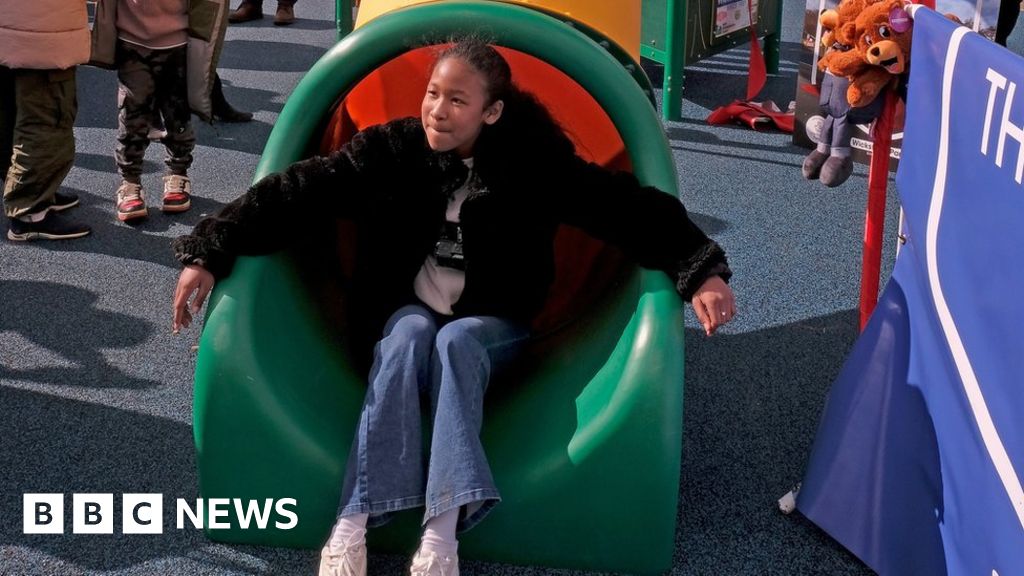 Girl, 11, designs Wicksteed Park beanstalk climbing frame - BBC News
