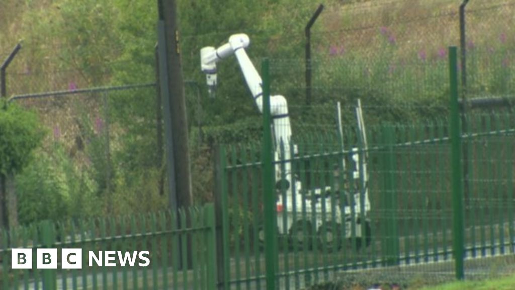 Lurgan bomb attack: Three of five men released - BBC News