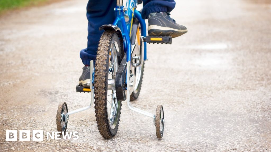 School cycle links secure nearly £300,000 - BBC News