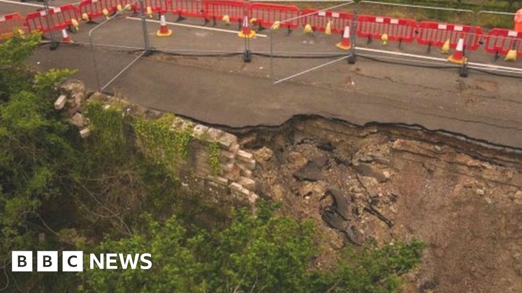 Wrexham: B5605 in Newbridge may be shut another year - BBC News