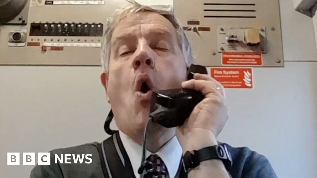 Train conductor serenades passengers in and out of Cardiff - BBC News
