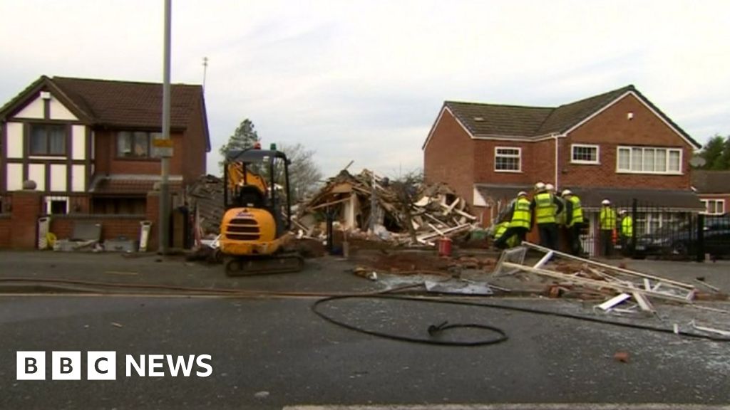 Wolverhampton gas blast family return home one year on - BBC News