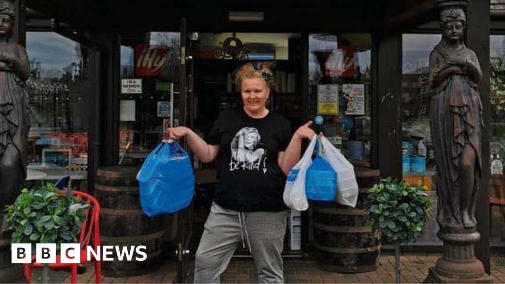 Coronavirus: The restaurants feeding hospital staff - BBC News