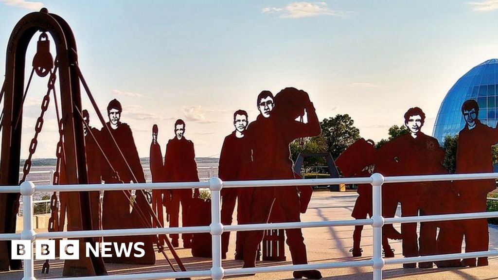 Hull trawlermen memorial ready after 20-year campaign - BBC News