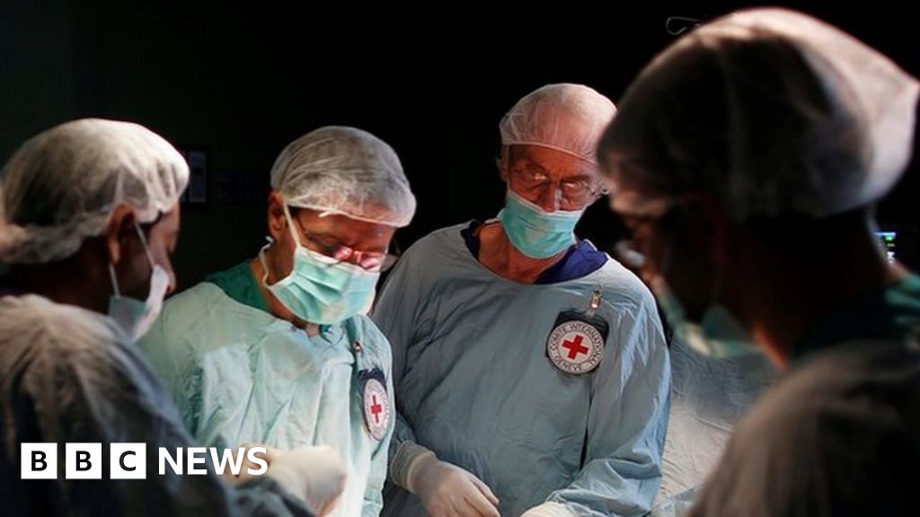Gaza violence: Red Cross sends surgeons 'to help health crisis'