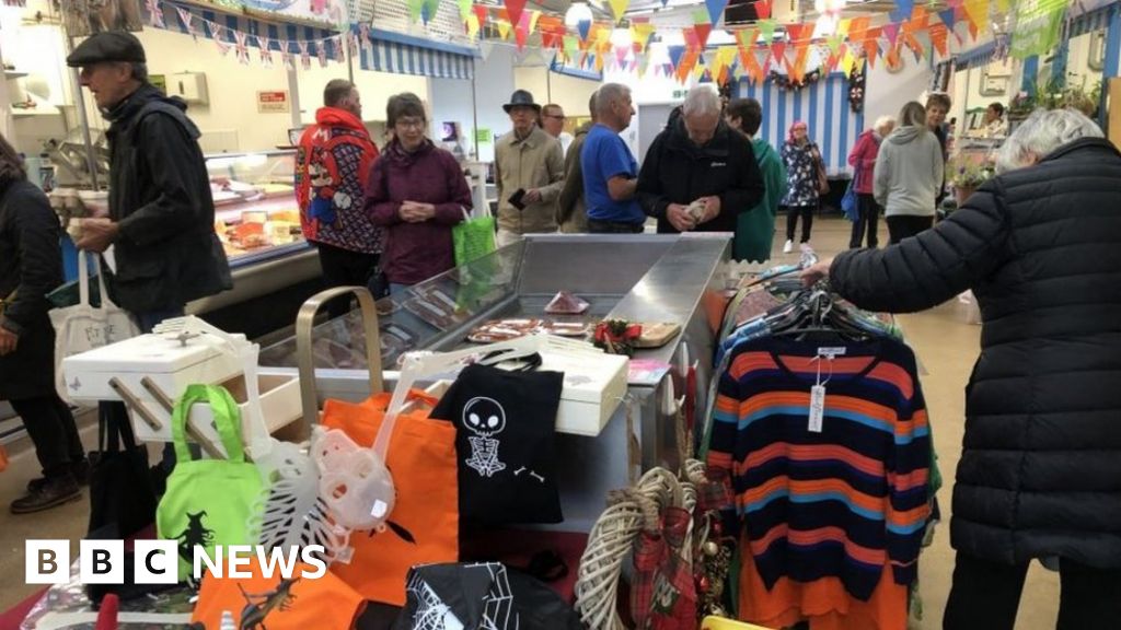 Two Market Drayton markets to be managed by council - BBC News