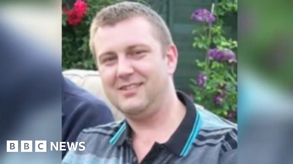 St Neots shooting: Man was lawfully killed jury finds - BBC News