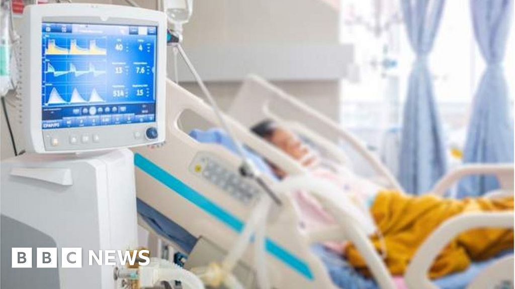Covid: Intensive care struggling as hospital admissions rise - BBC News