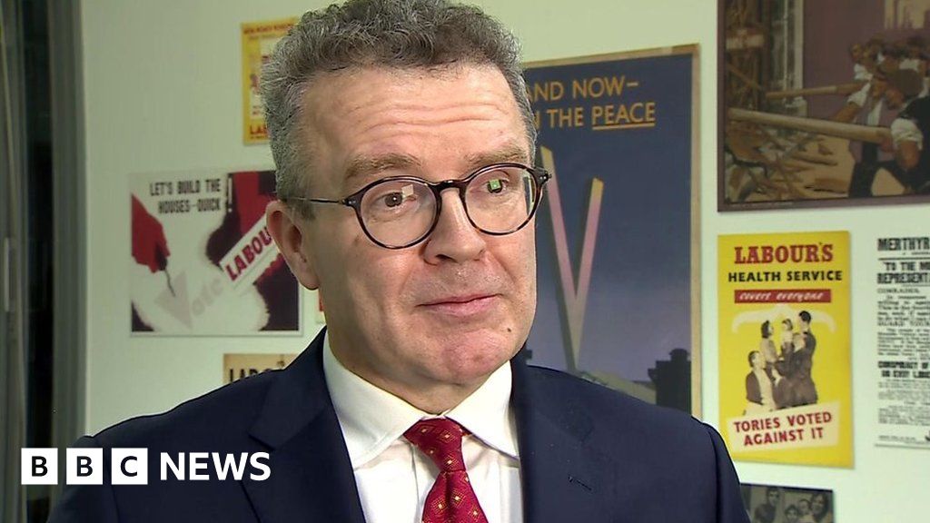 Tom Watson standing down as Labour deputy leader - BBC News