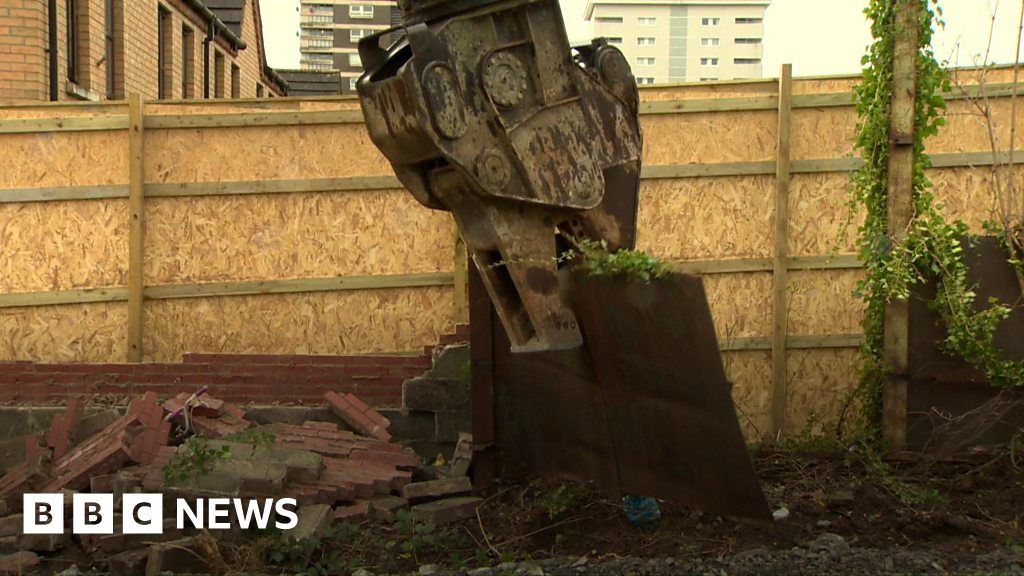 One of the oldest peace walls in Belfast has been demolished. - BBC News
