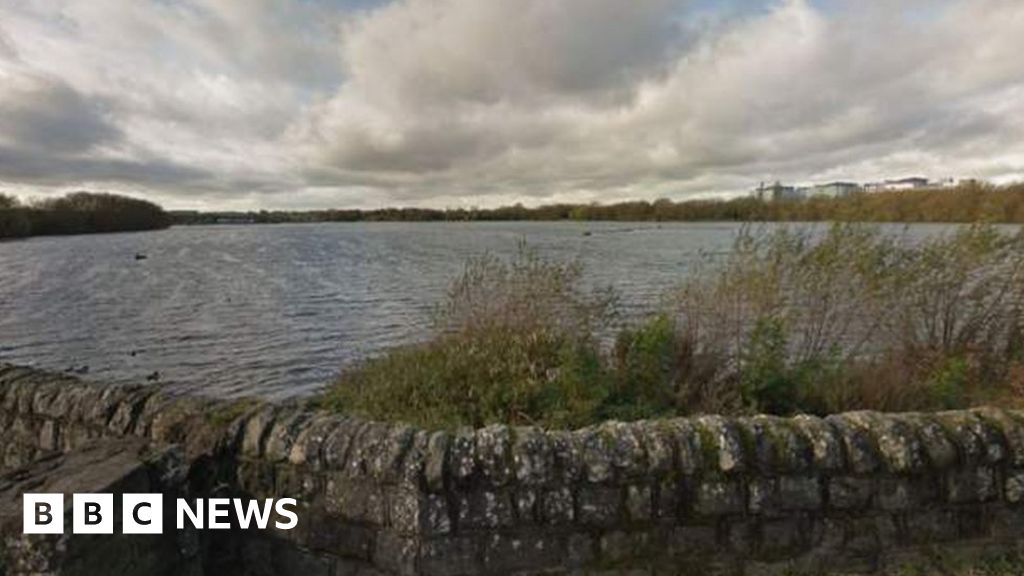 Kings Mill Reservoir: Woman's death now 'not suspicious' - BBC News