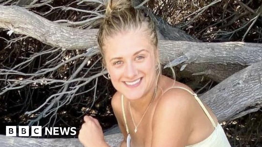 Coronavirus: Bath backpacker 'so happy' to return home - BBC News