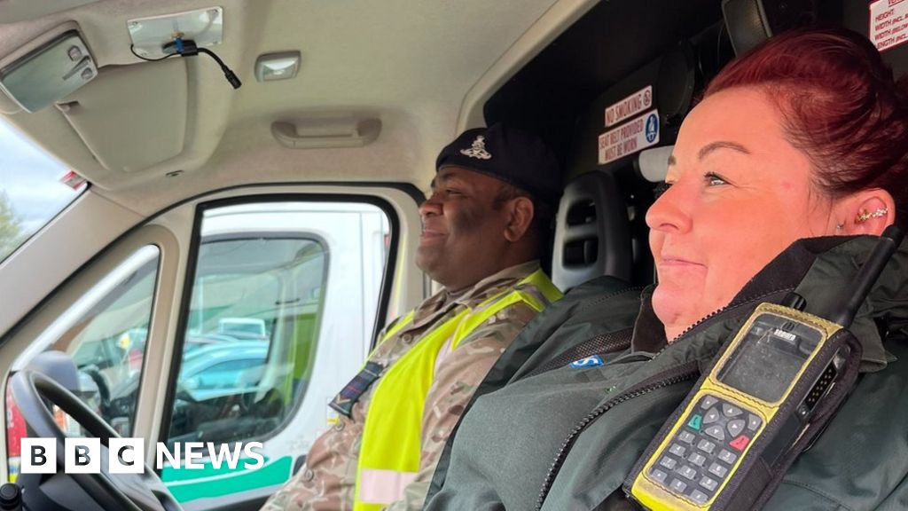 Military to support East Midlands Ambulance Service during strike - BBC News